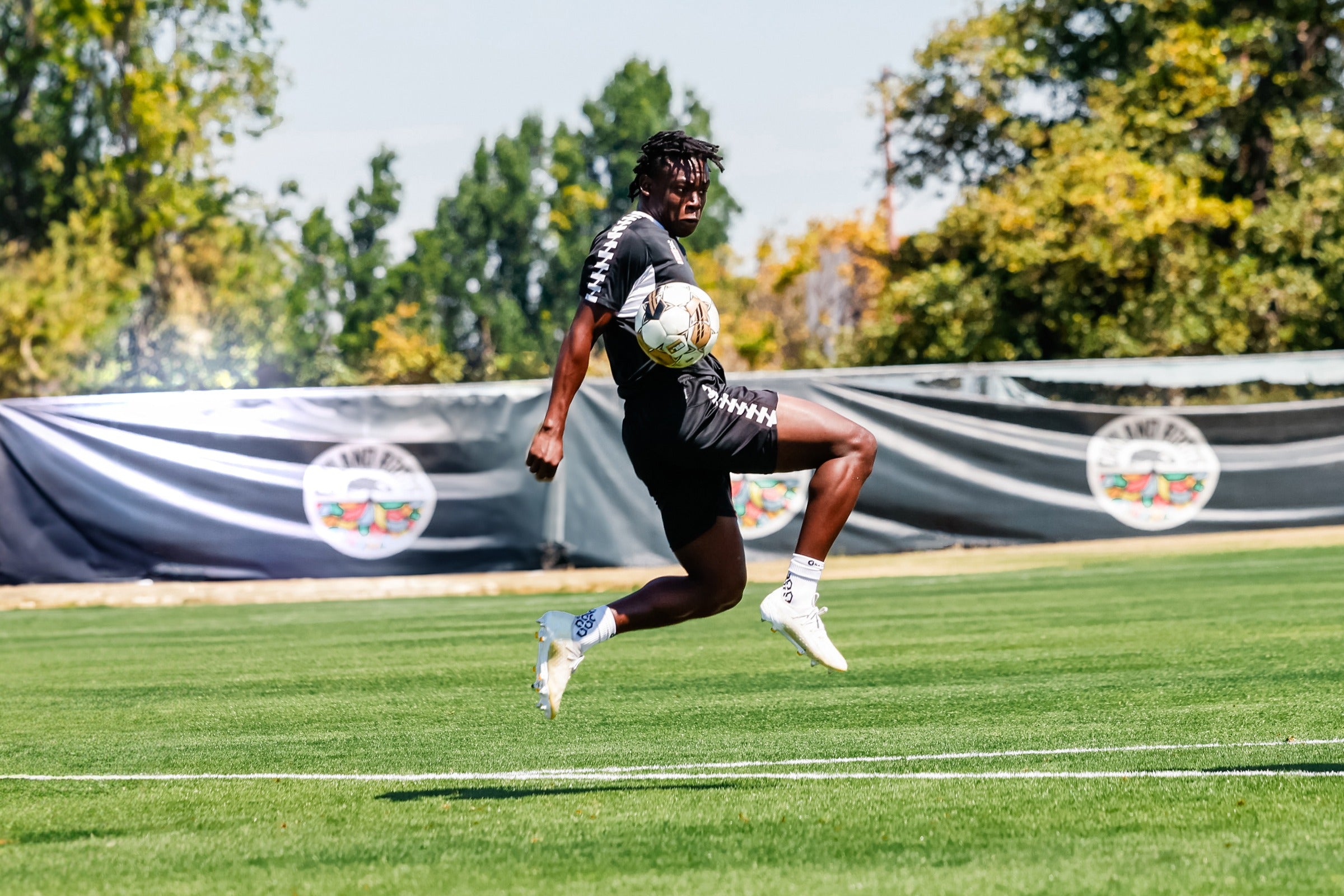 Senda’s Gravity Grip Socks & Oakland Roots New Official Partnership ...
